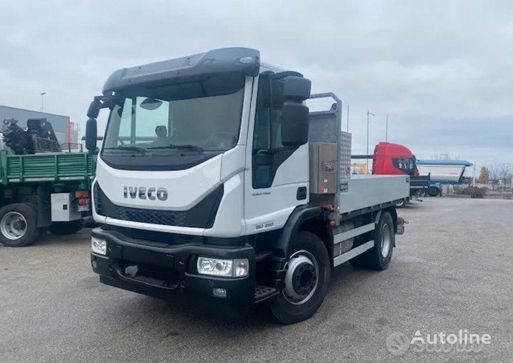 IVECO EuroCargo 150 kamion s ravnom platformom