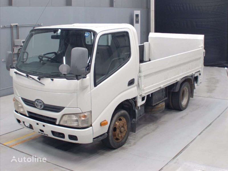 Toyota DYNA kamion s ravnom platformom