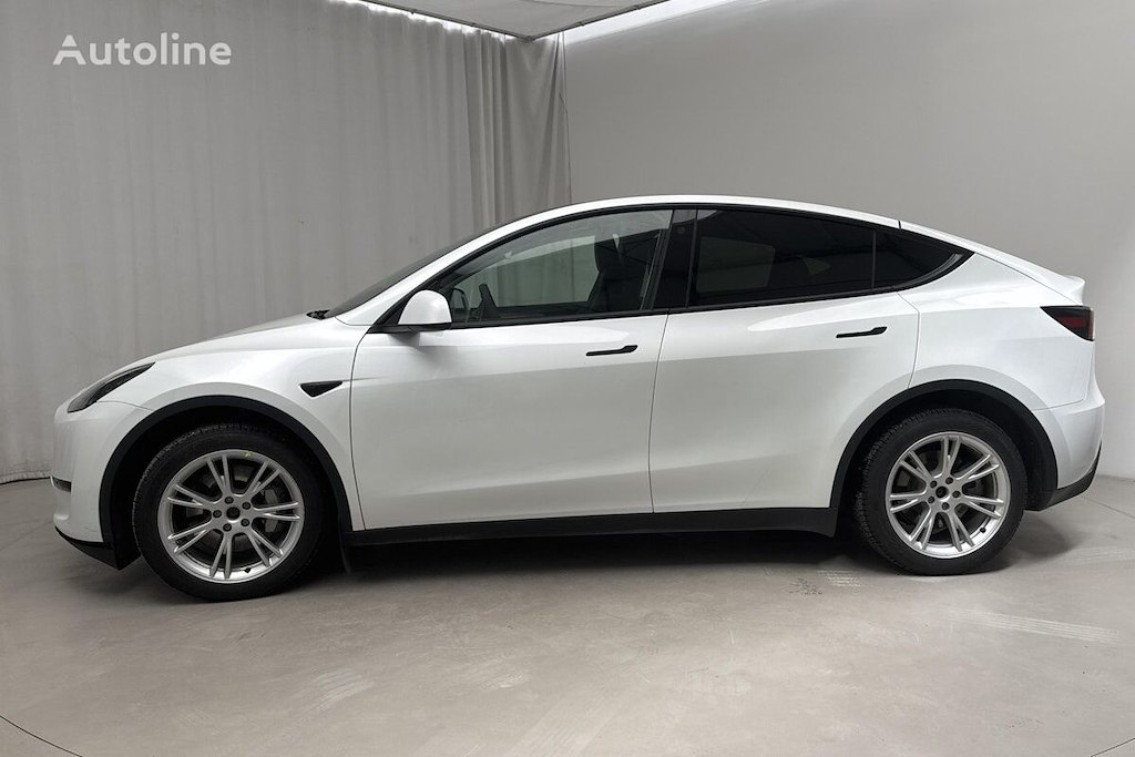 Prodaje se Tesla Model Y sedan na aukciji