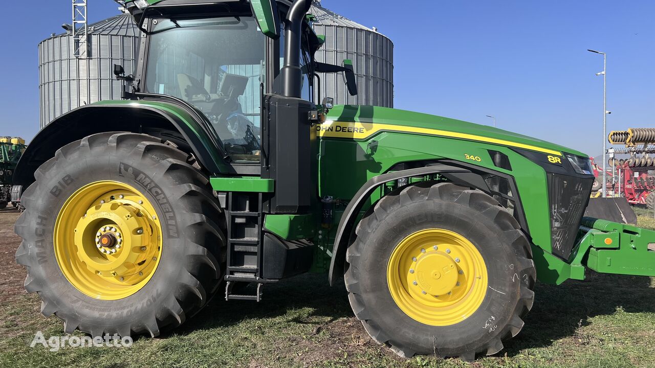 Novi John Deere 8R340 traktor točkaš