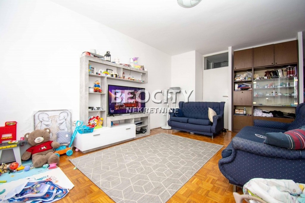 Voždovac, Banjica, Paunova, 3. 0, 77m2, 184700EUR mogu kreditni kupci