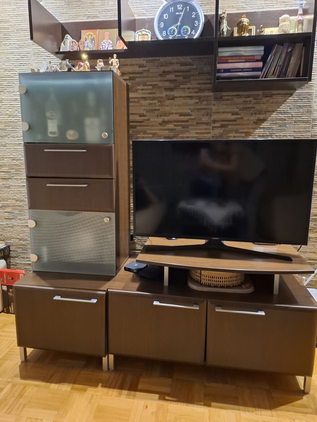 TV komoda, širina 150cm visina 154cm Klub Sto 80x80cm