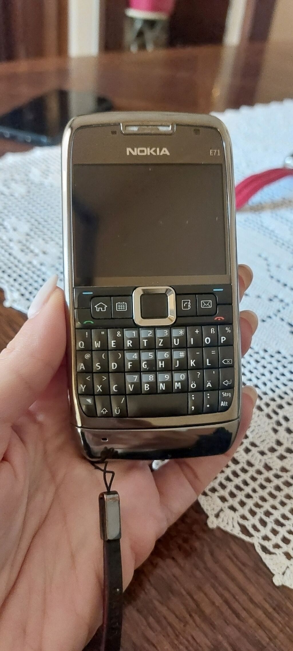 Nokia E71, < 2 GB, bоја - Crna, Sa tastaturom