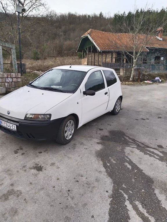 U Nišu prodajem DELOVE za Fiat Punto 1.9 dizel.Boš pumpu,Stop