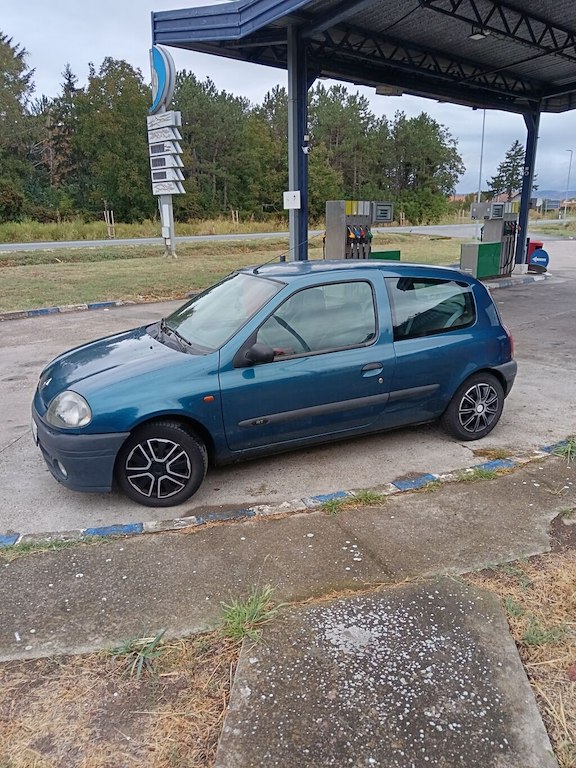 Renault Clio: 1.2 l | 2000 г. 229000 km. Hečbek