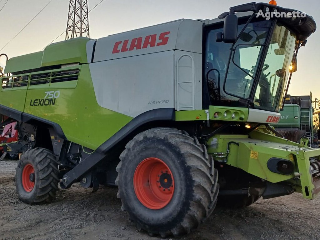 Claas Lexion 750 kombajn za žito