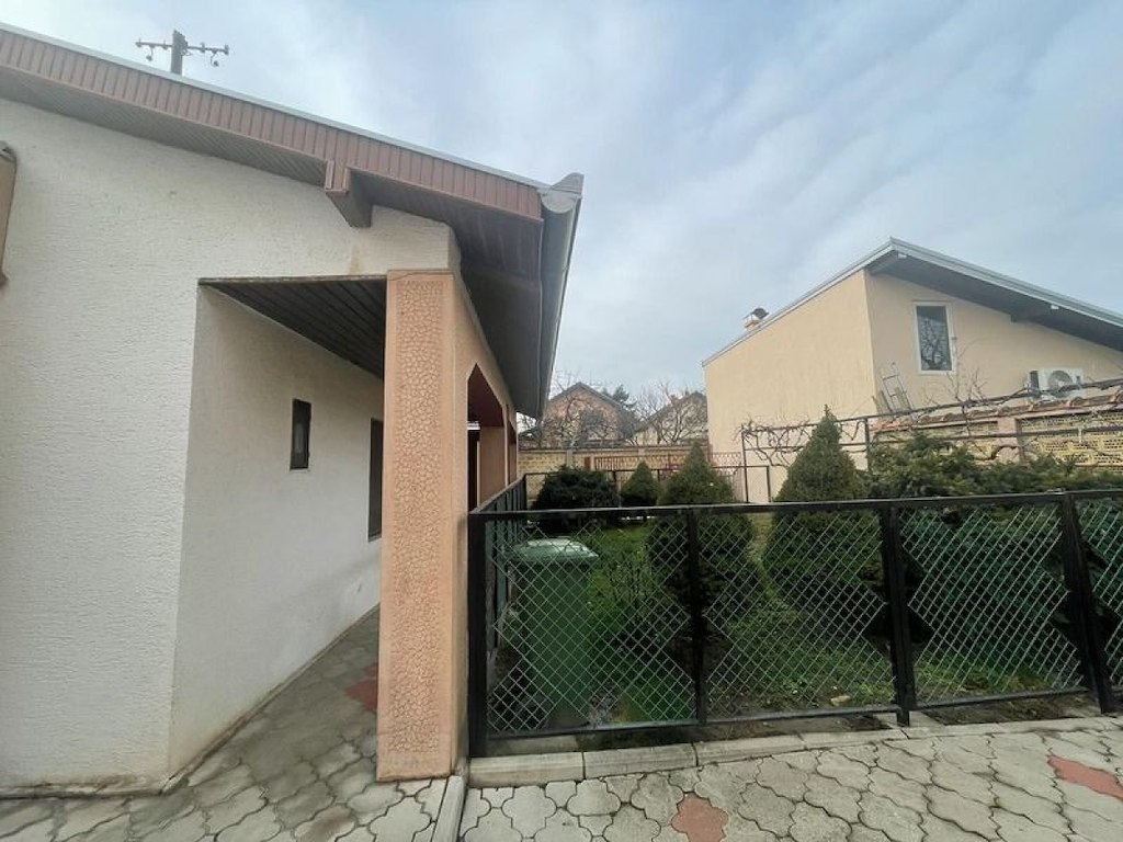 - Spratna kuća 178m2 - ADICE -