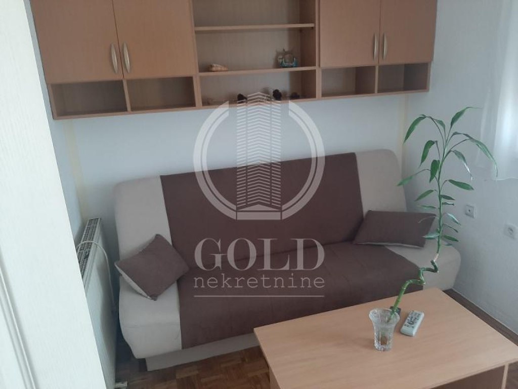 Novi Sad-Stari grad, Radnička, 42. 00m2, 300 eur ID#2224