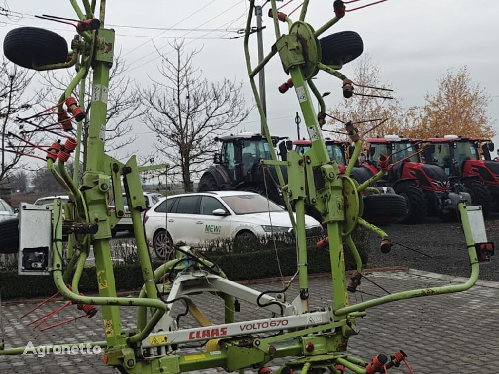 Claas Volto 670 prevrtač sena