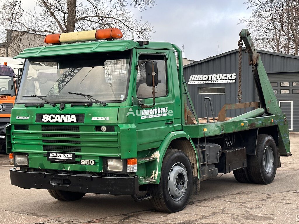 Scania P93M kamion autopodizač kontejnera