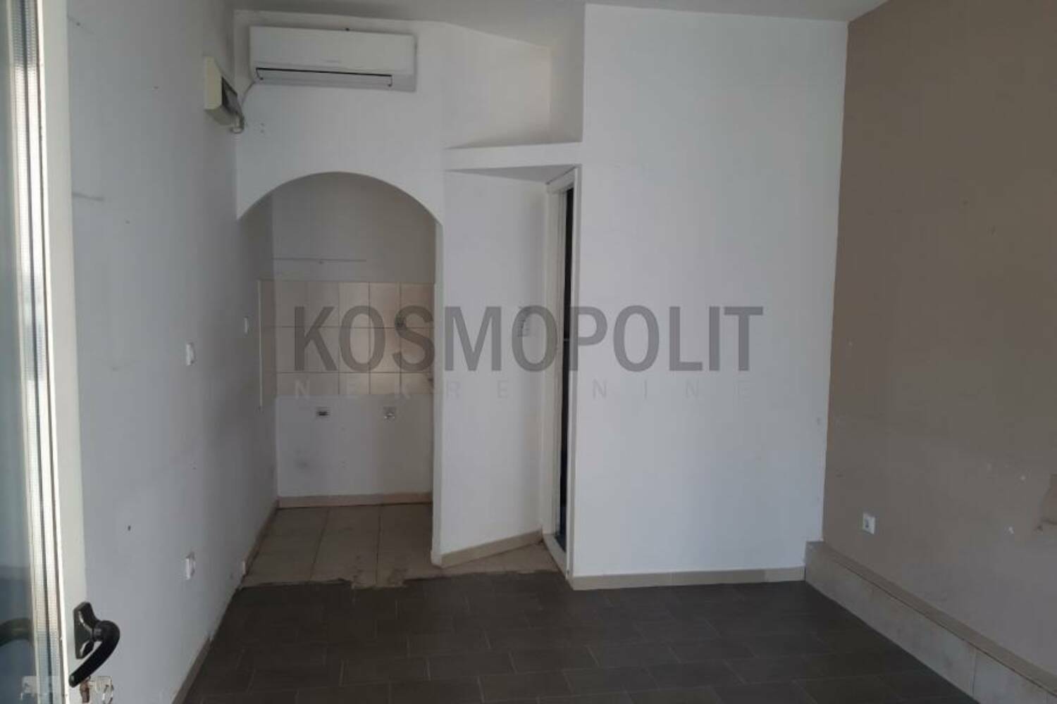 Rakovica, Centar, Dr Milivoja Petrovića , Lokal, 17m2, 250 EUR