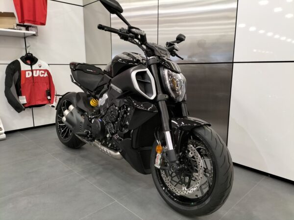 Ducati Diavel V4