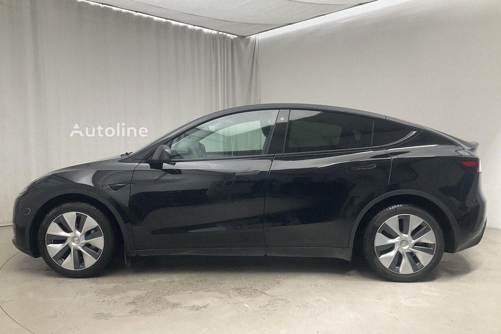 Prodaje se Tesla Model Y sedan na aukciji