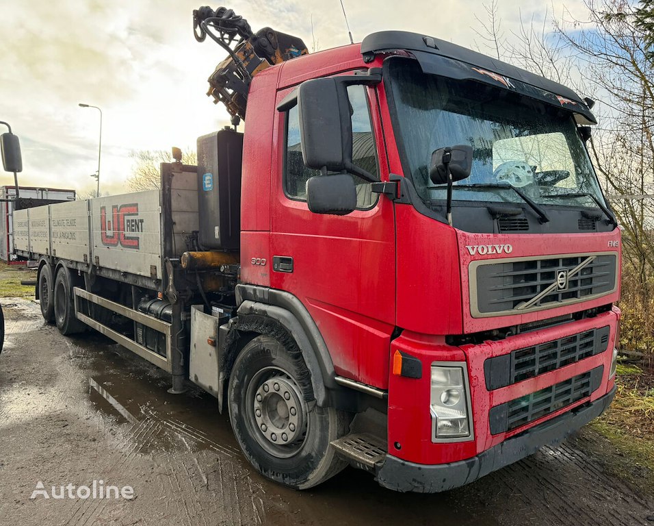 Volvo FM9 300 kamion s ravnom platformom