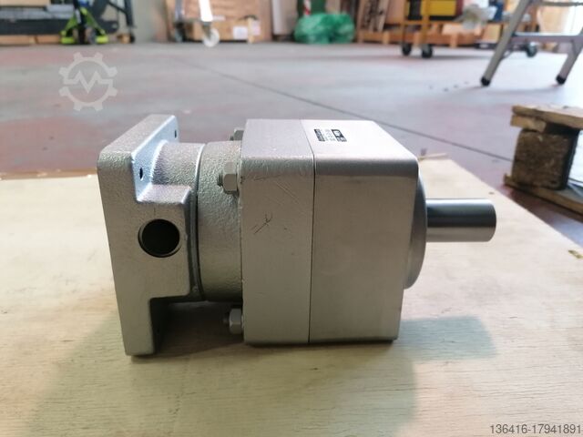 GORNJI PRENOS KUPOLA GEARMOTOR NAKAMURA SUPER NTJ B82 * 1101505 Nidec VRSF LB 15E 1200
Nakamura Nidec Shimpo Transmission VRSF LB 15E 1200