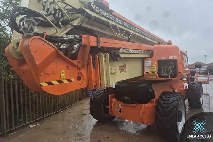 Artikulisan bum lift
JLG 1250AJP