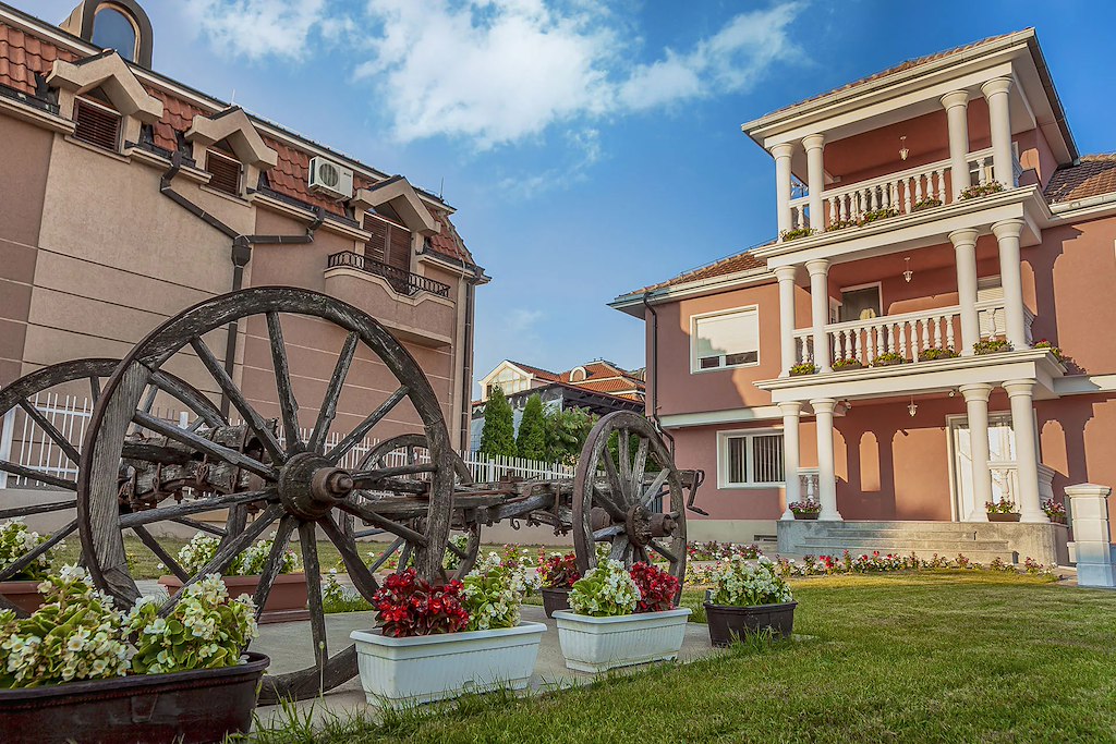 Domu za stara lica "Čegarska dolina" potrebna medicinska sestra i negovateljica