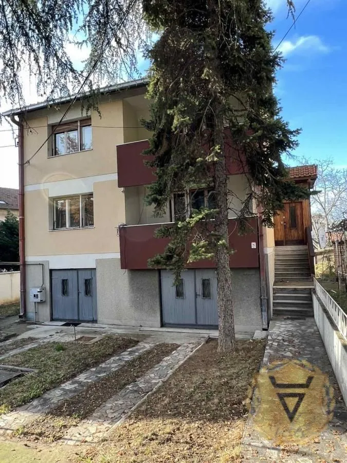 Izdavanje, kuća, 350m2, Banovo Brdo, Beograd