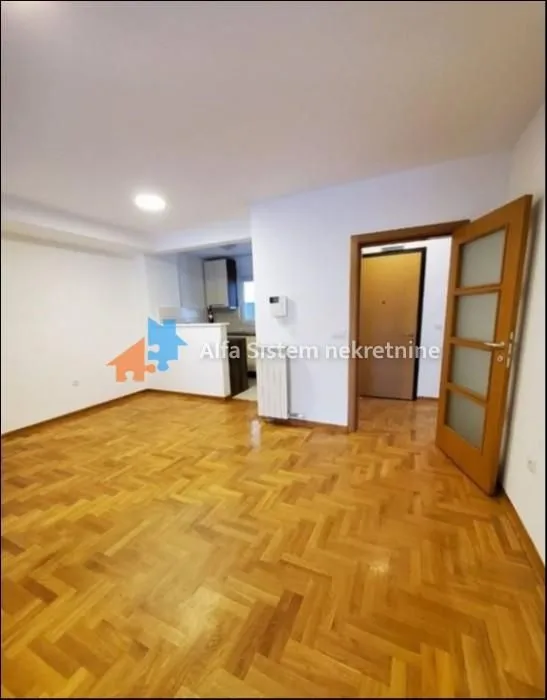 Izdavanje, trosoban stan, 84m2, Gundulićev Venac, Beograd