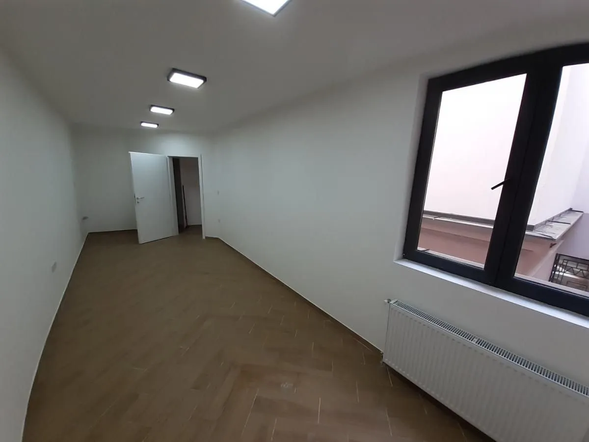 Izdavanje, poslovni prostor, 90m2, Centar, Niš