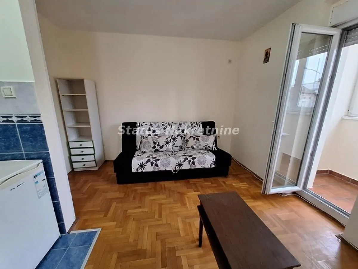 Izdavanje, garsonjera, 26m2, Bulevar Oslobodjenja, Novi Sad, Novi Sad