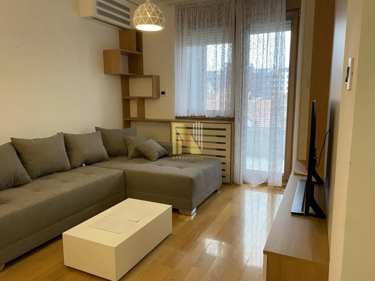 Izdavanje, jednosoban stan, 40m2, Banatić, Novi Sad, Novi Sad