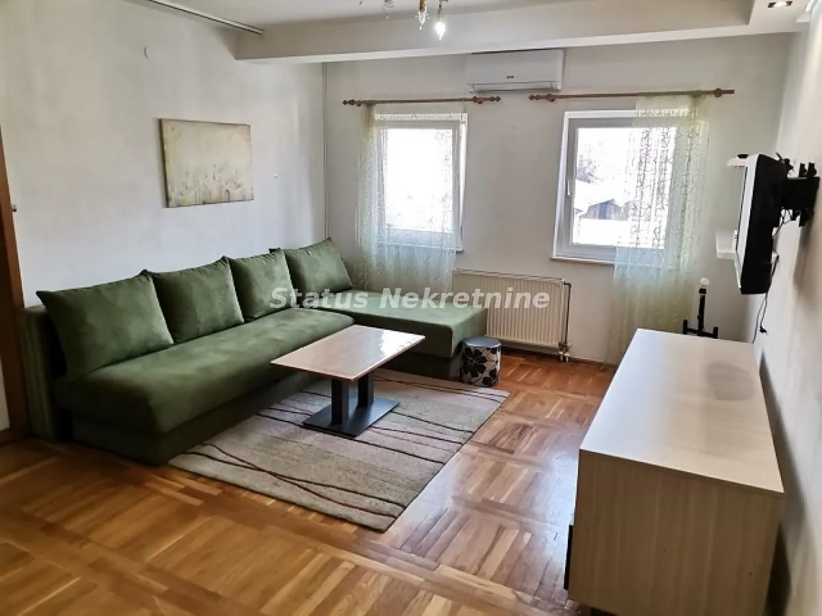 Izdavanje, dvosoban stan, 50m2, Centar, Novi Sad