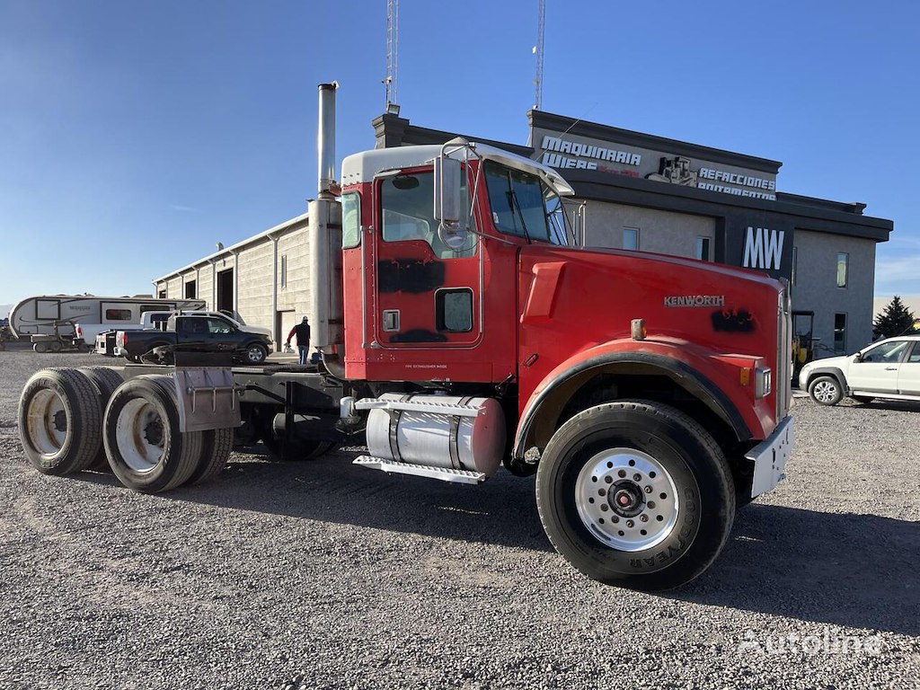 Kenworth W900B tegljač