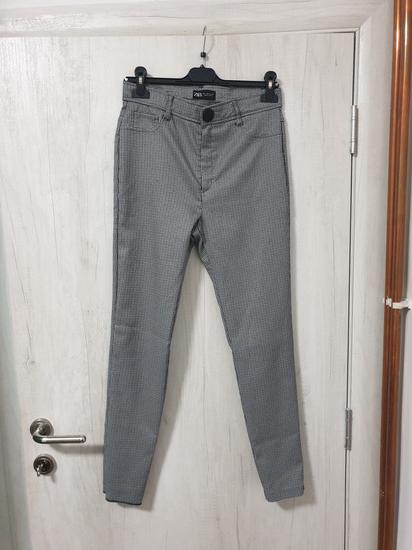 Zara crno-bele pantalone