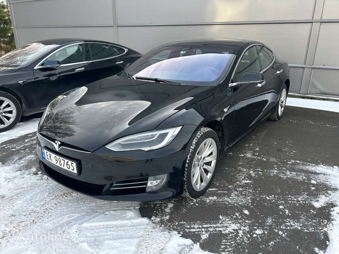 Prodaje se Tesla MODEL S sedan na aukciji