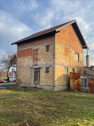 Prodajem kuću u Pančevu sa 5 ari placa