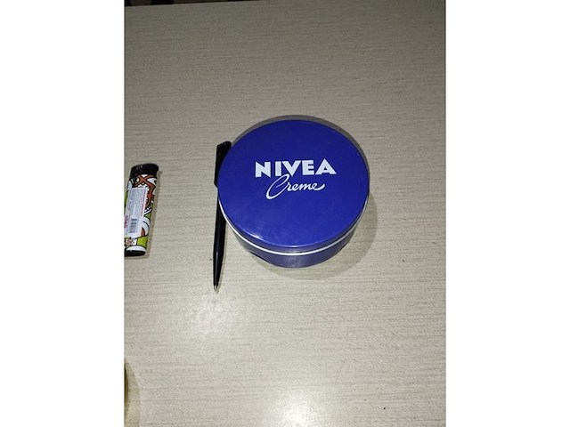 Limena kutijica Nivea