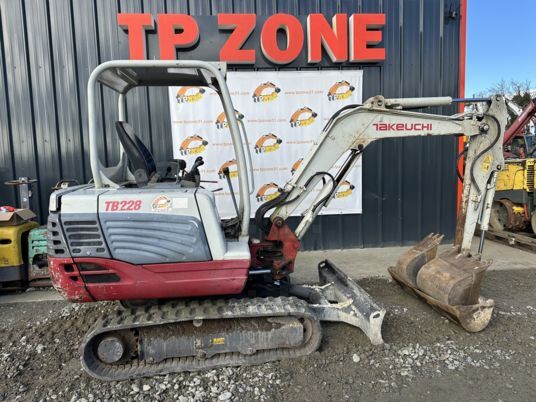 Takeuchi TB228 à 15900 € net mini bager