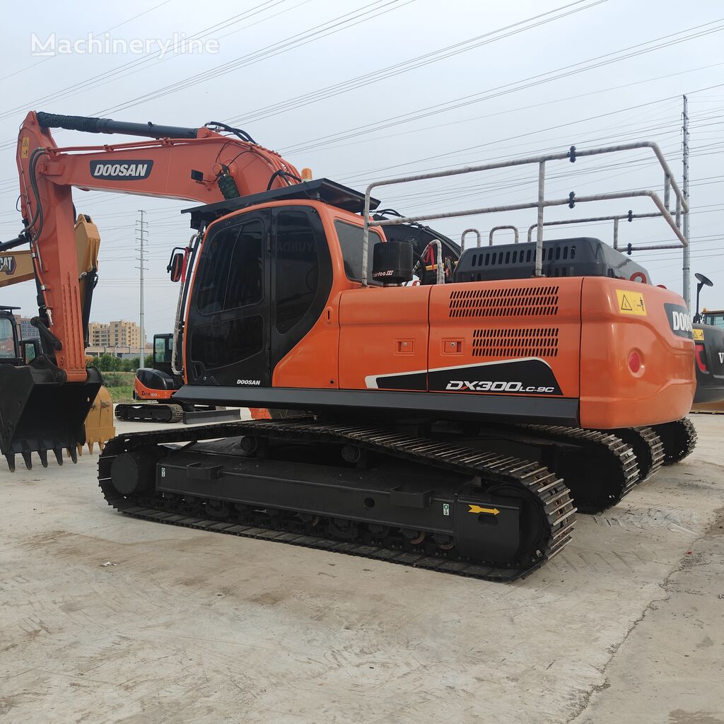 Doosan DX300 bager guseničar