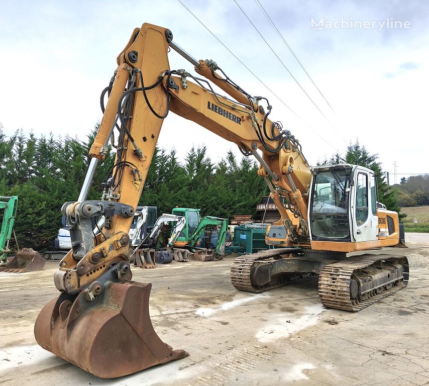 Liebherr R906 bager guseničar