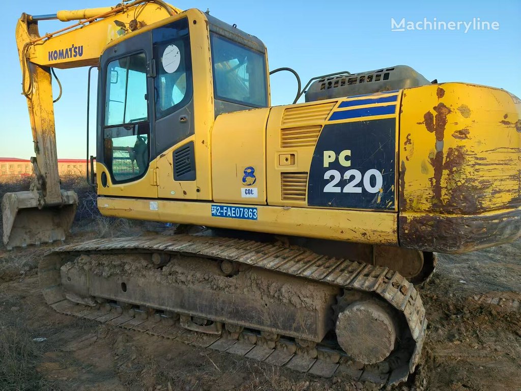 Komatsu PC220-8 bager guseničar