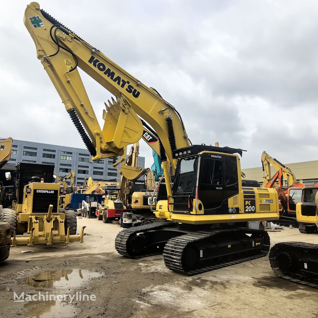 Komatsu PC200-8 bager guseničar