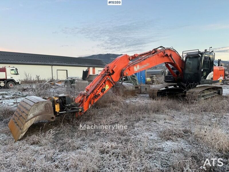 Hitachi ZX210LC-6 excavator w/ GPS, two buckets, rototilt and hammer bager guseničar