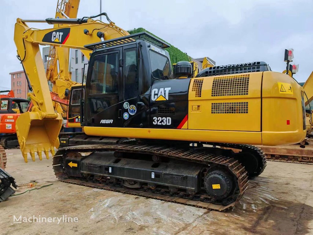 Caterpillar 323D bager guseničar