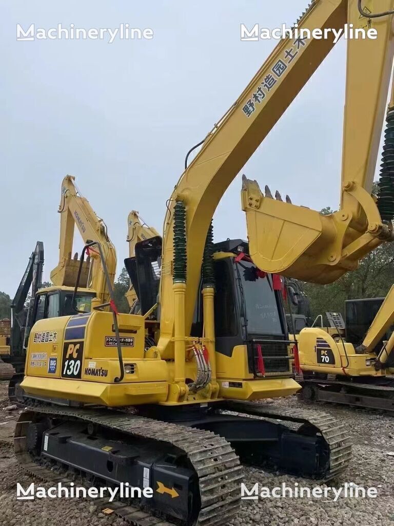 Komatsu 130-8 bager guseničar