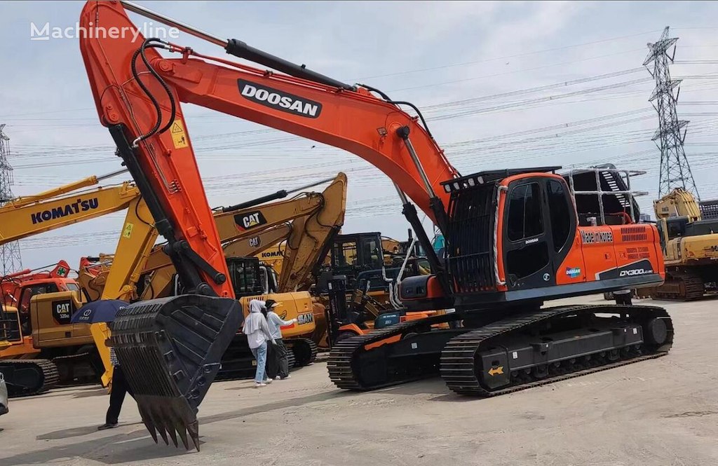 Doosan DX300 bager guseničar