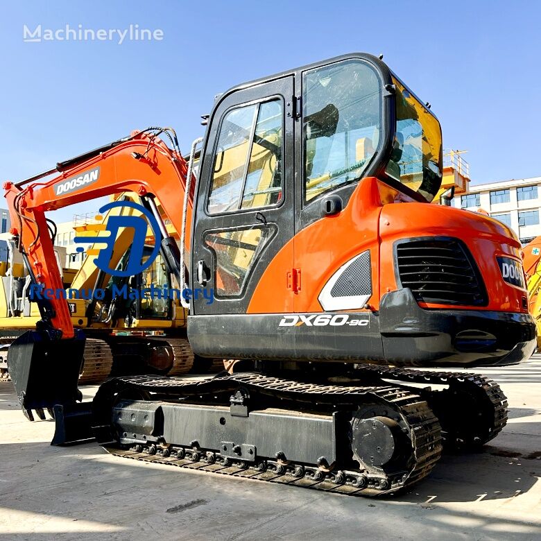 Doosan DX60 bager guseničar