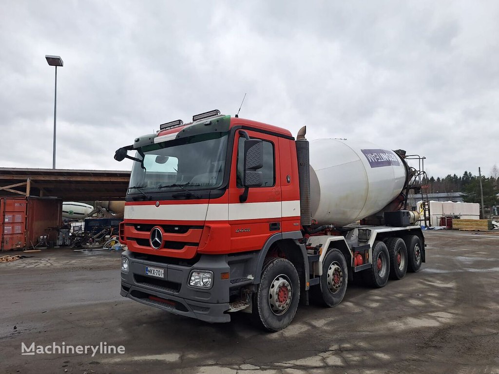 Liebherr na šasiji Mercedes-Benz Actros 4448 8x4/4 kamion s mešalicom za beton