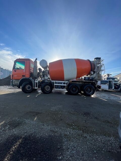 Mercedes-Benz Actros 3241 kamion s mešalicom za beton