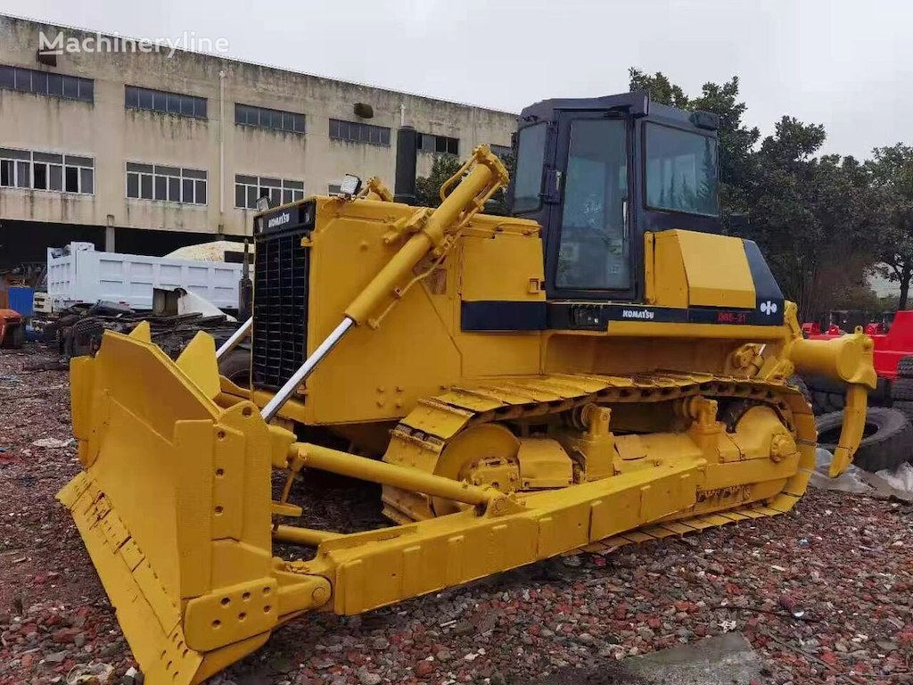 Komatsu D85 buldožer