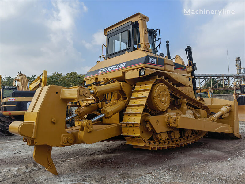 Caterpillar D9N buldožer