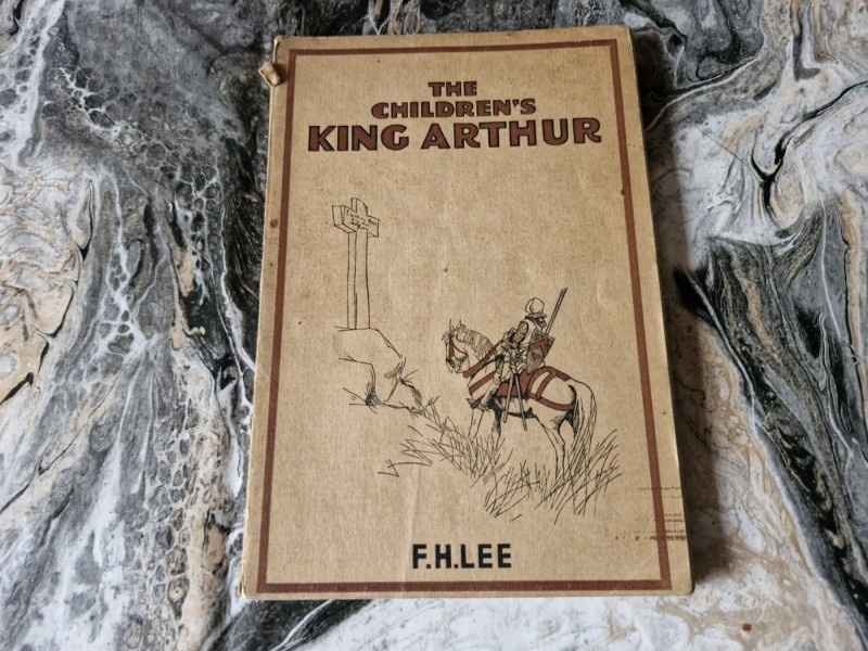 THE CHILDRENS KING ARTHUR BY F. H. LEE - 1938