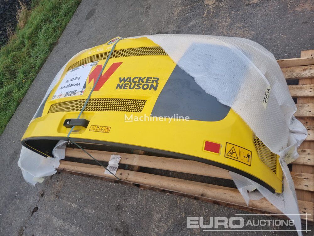 Prodaje se haubu za Wacker Neuson ET90 mini bagera na aukciji