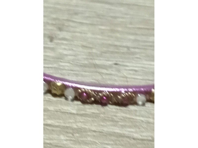 ELEGANTNA ATRAKTIVNA