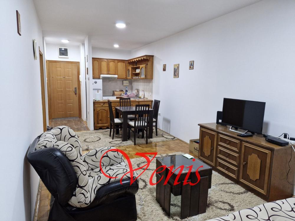 Nova Detelinara Dr Svetislava Kasapinovića 40 m2 - 330 Evra USELJIV ID#2391 330 €